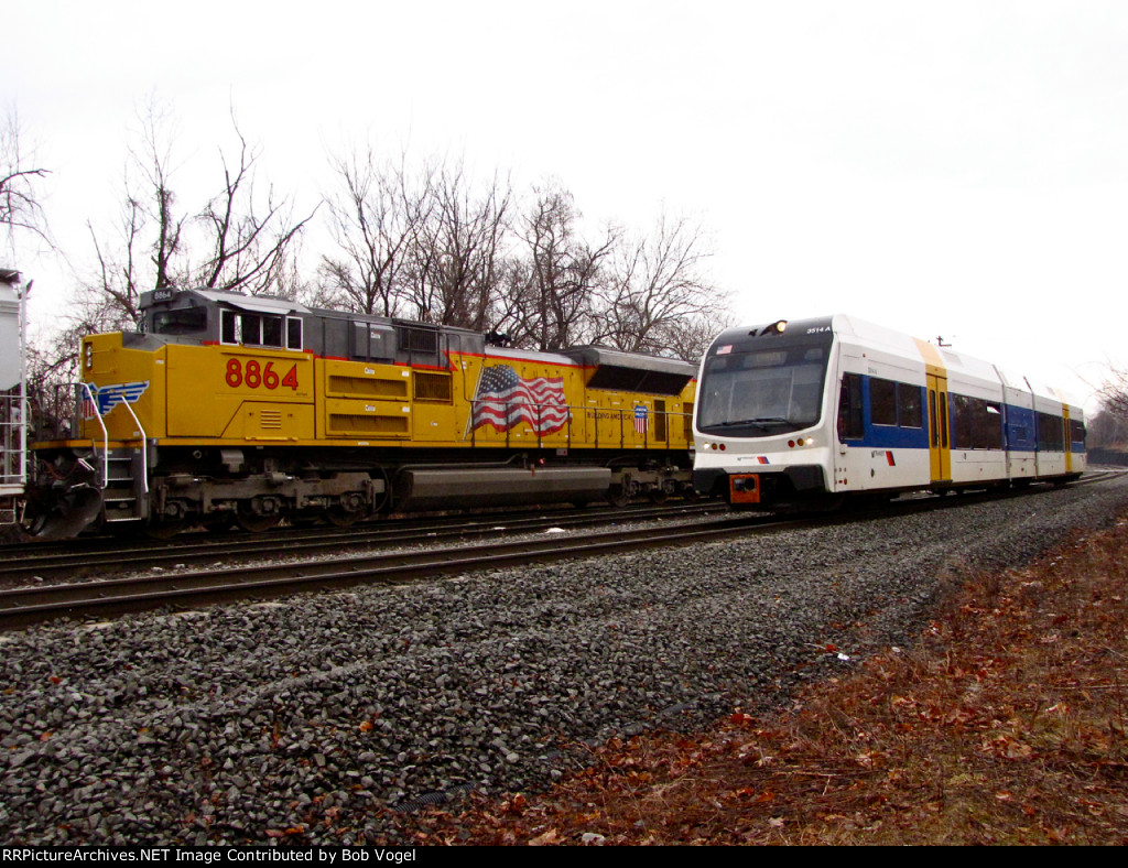 NJT 3514 and SE70AH UP 8864